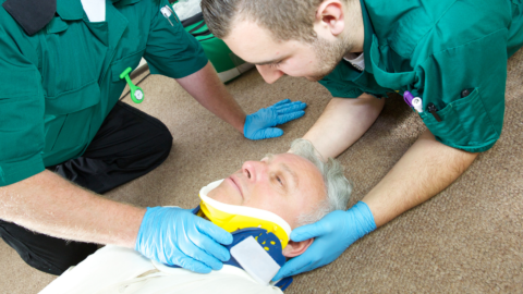 Methods to Manually Stabilize a Patient's Head - Coast2Coast First Aid