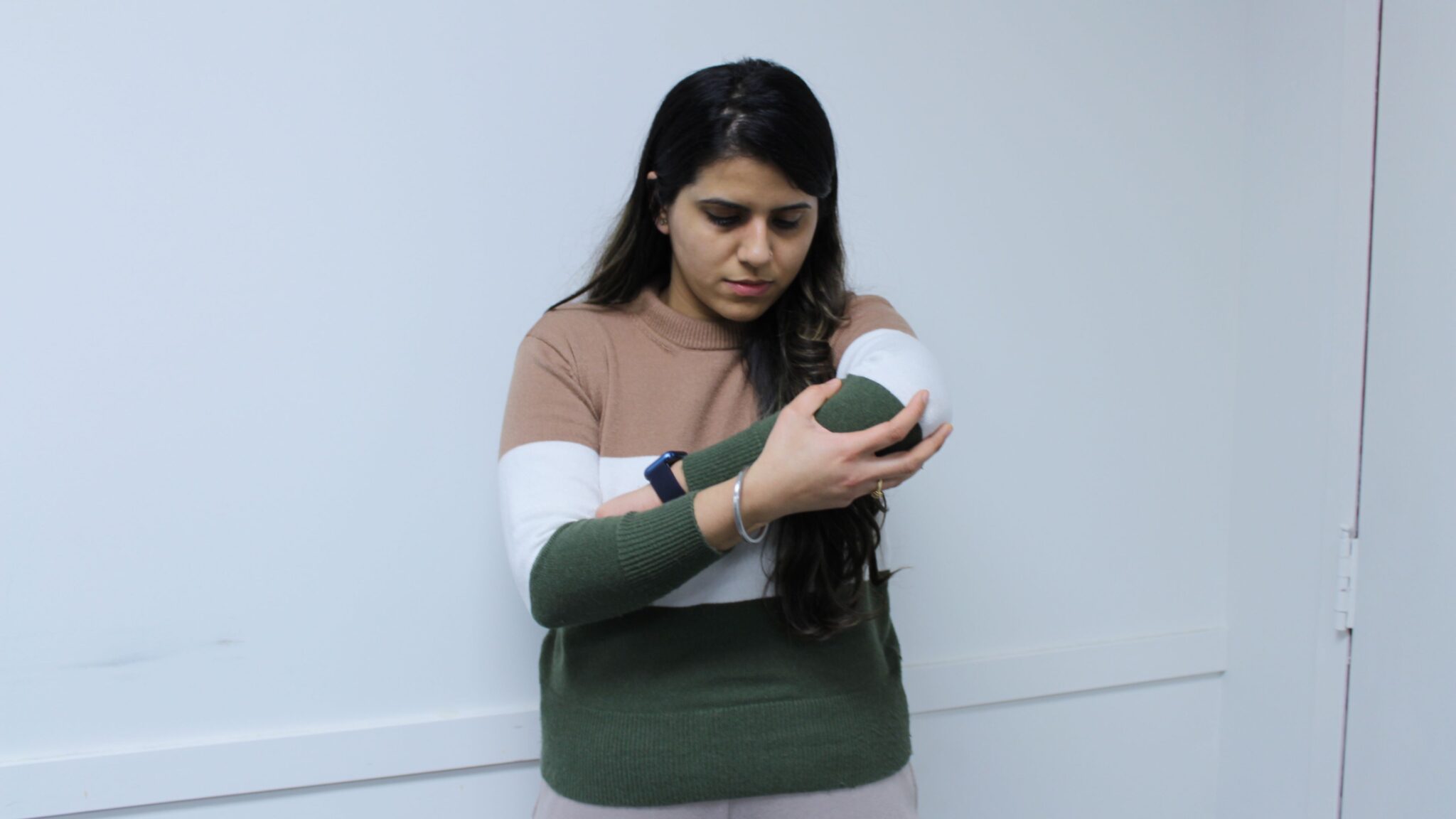 How to Make and Wear a Sling After an Emergency